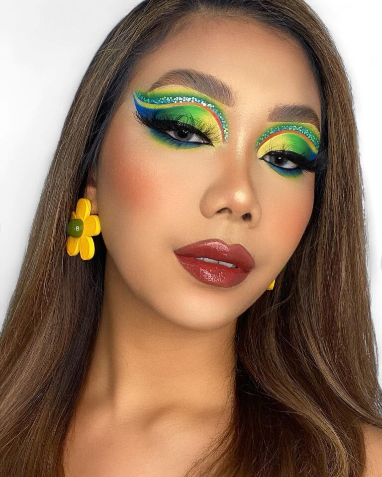 Sea-Sational Aqua Makeup Look Ideas For A Luminous Glow