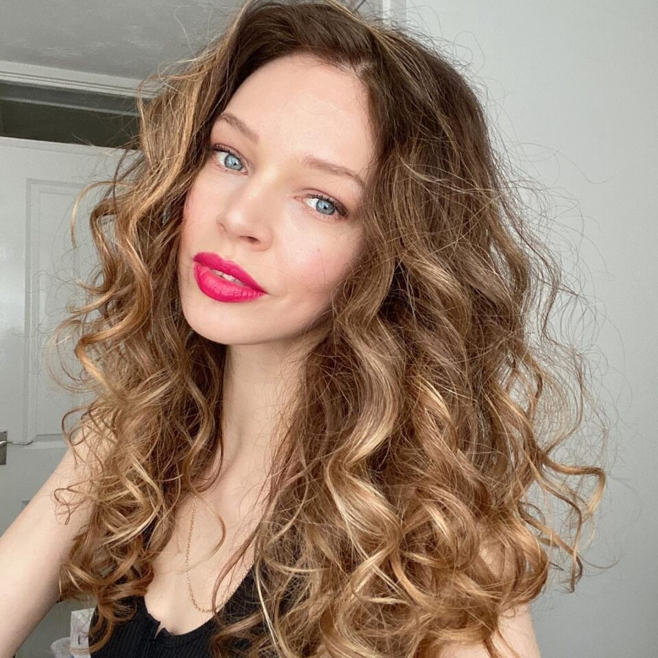 22 Ways To Rock Fluffy Hair With Confidence