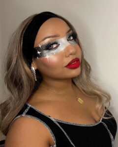 20 Silver Makeup Looks For Prom To Bookmark For Your Big Night