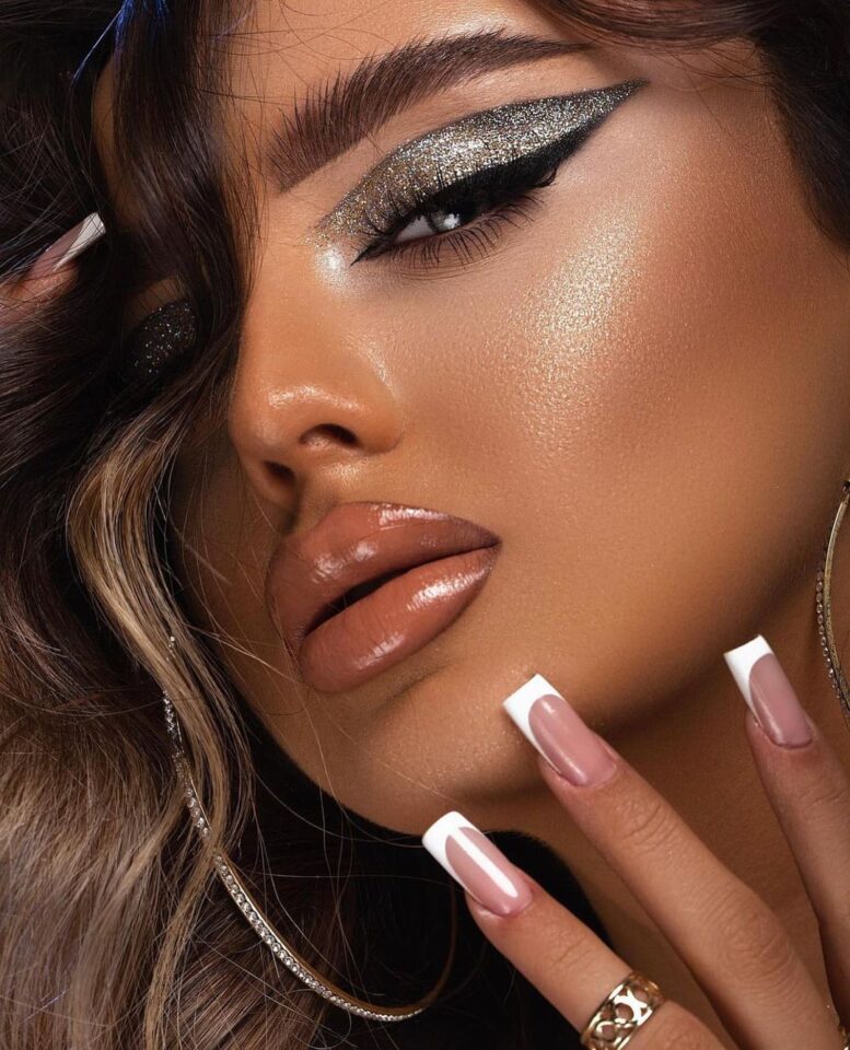 20 Silver Makeup Looks For Prom To Bookmark For Your Big Night