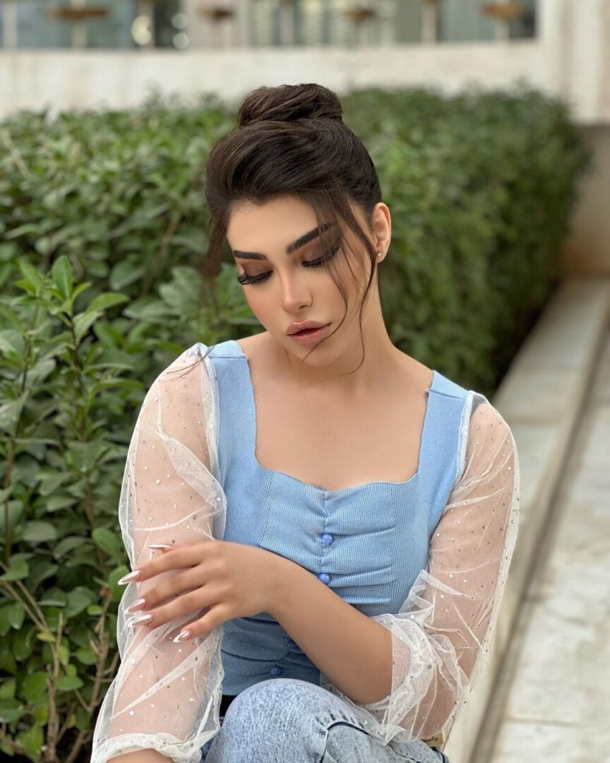 20 Stunning Prom Makeup Looks For Every Shade Of Blue Dress