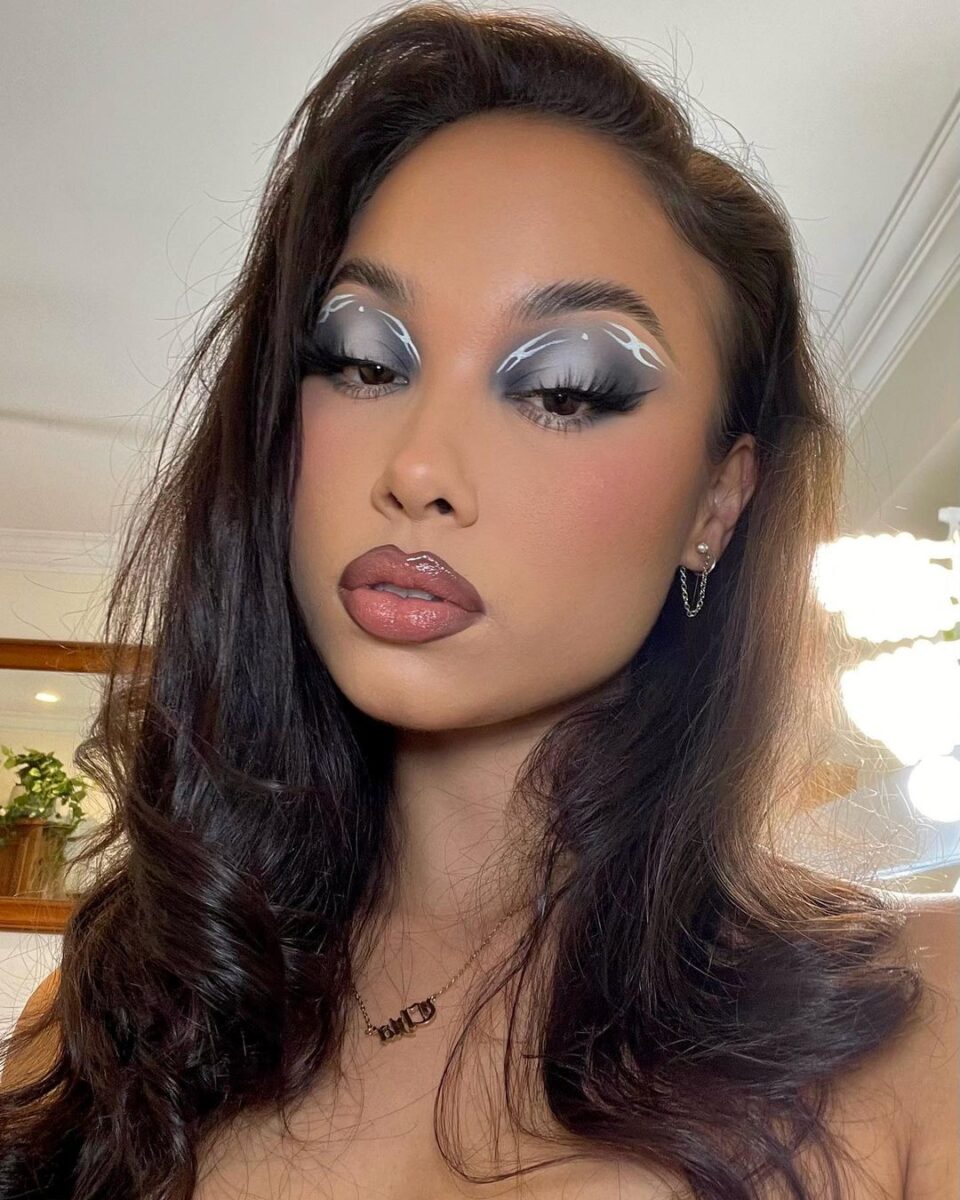 20 Silver Makeup Looks For Prom To Bookmark For Your Big Night