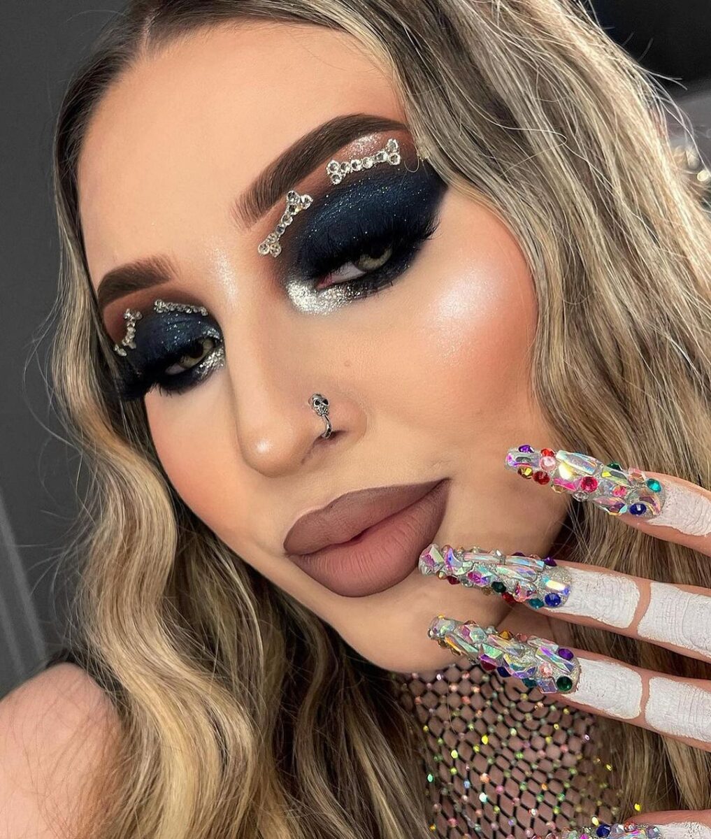 20 Silver Makeup Looks For Prom To Bookmark For Your Big Night