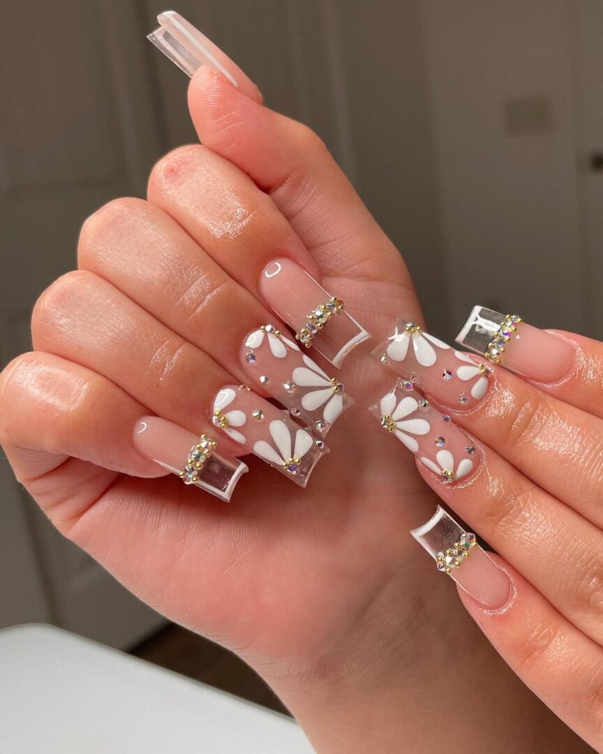Welcome Spring In Style With These 18 Cheerful Daisy Nails