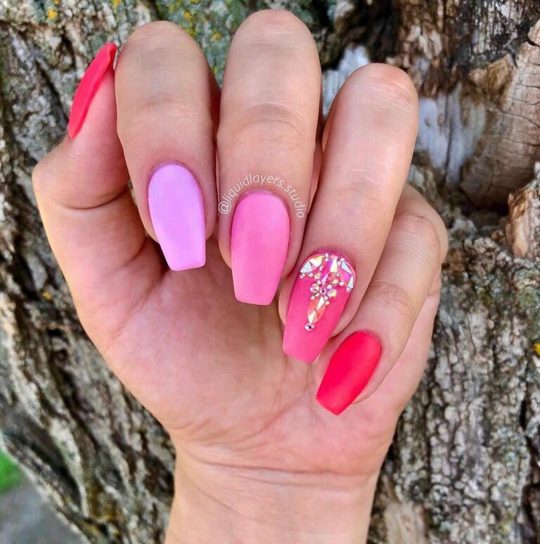 20 Ways To Slay The Pink Gem Nail Trend Everyone's Talking About ...