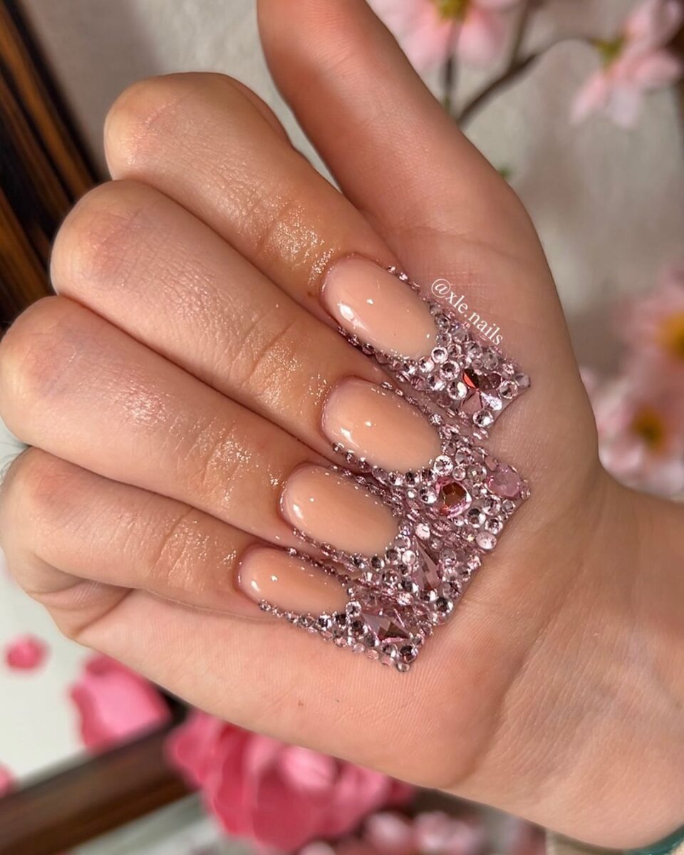 20 Ways To Slay The Pink Gem Nail Trend Everyone's Talking About ...