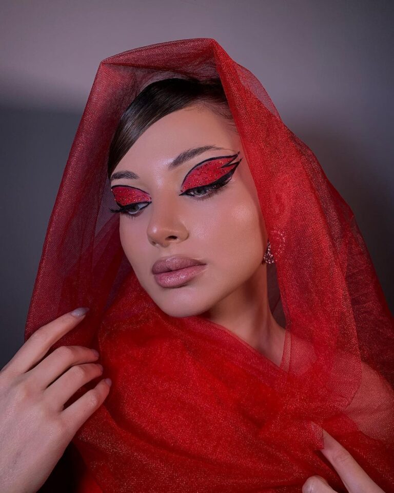 20 New Ways To Upgrade Classic Red Prom Makeup