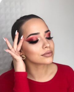 20 New Ways To Upgrade Classic Red Prom Makeup