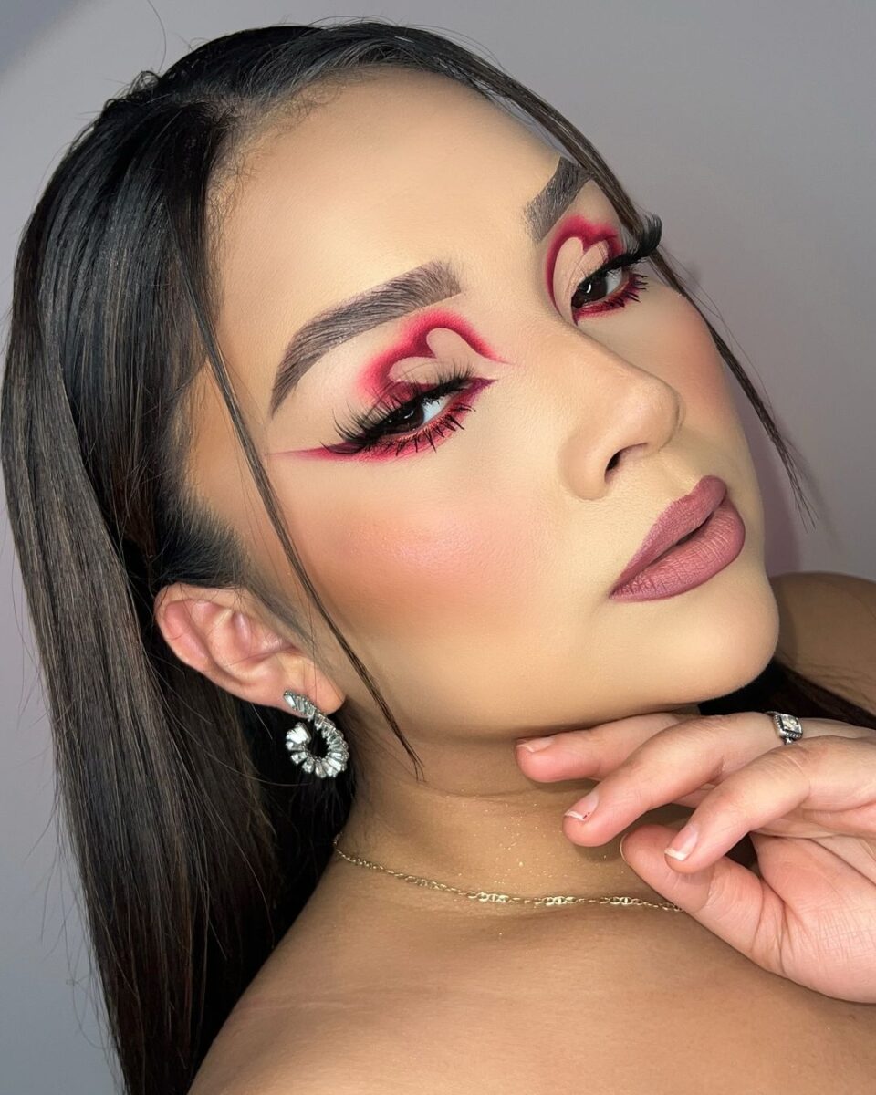 20 New Ways To Upgrade Classic Red Prom Makeup