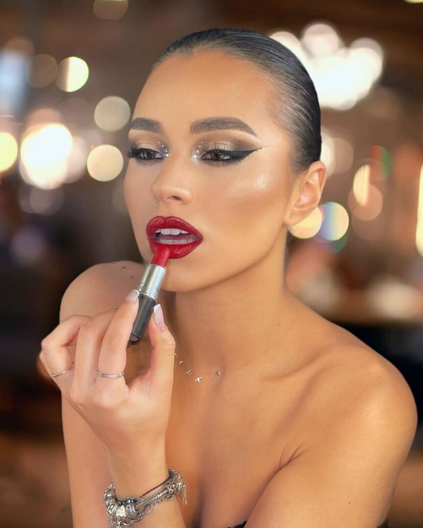 22 Insta Worthy Prom Make Up Looks To See Out High School In Style