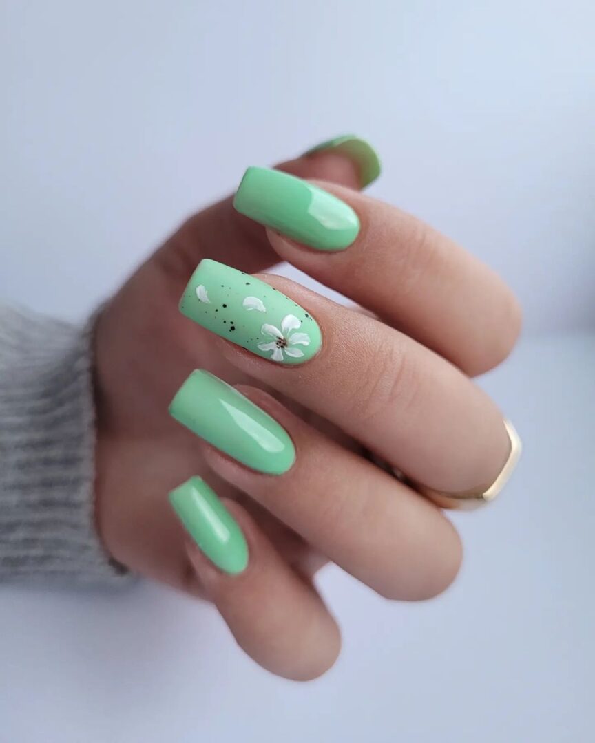 27 couleurs d'ongles les plus tendances pour 2025 qui seront omniprésentes