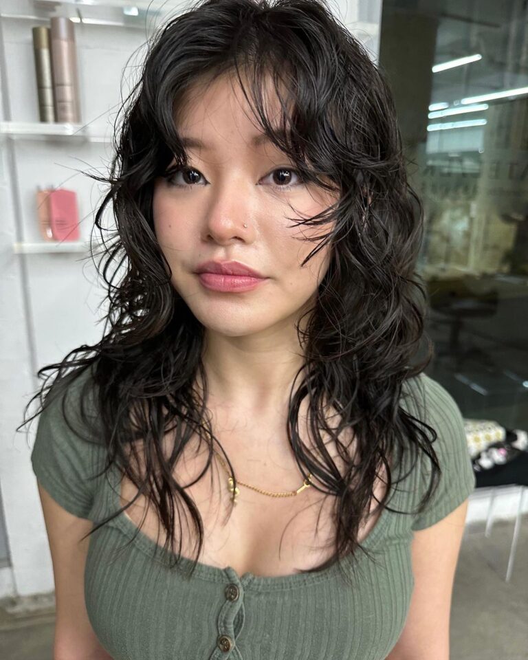 27 Effortlessly Chic Shag Haircut Ideas For Women To Rock In 2025