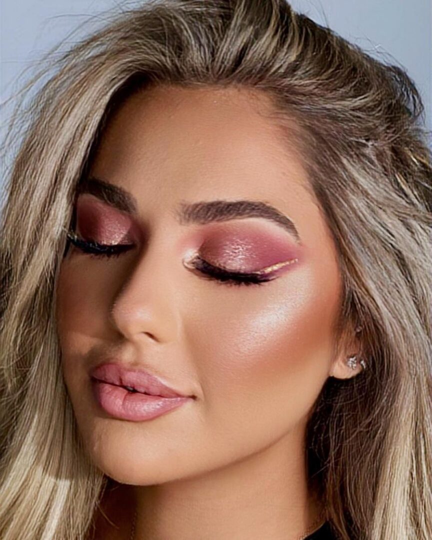 Enhance Your Beauty With These 20 Rose Gold Makeup Looks