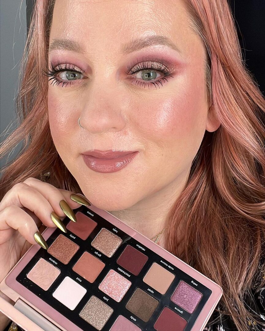 Enhance Your Beauty With These 20 Rose Gold Makeup Looks