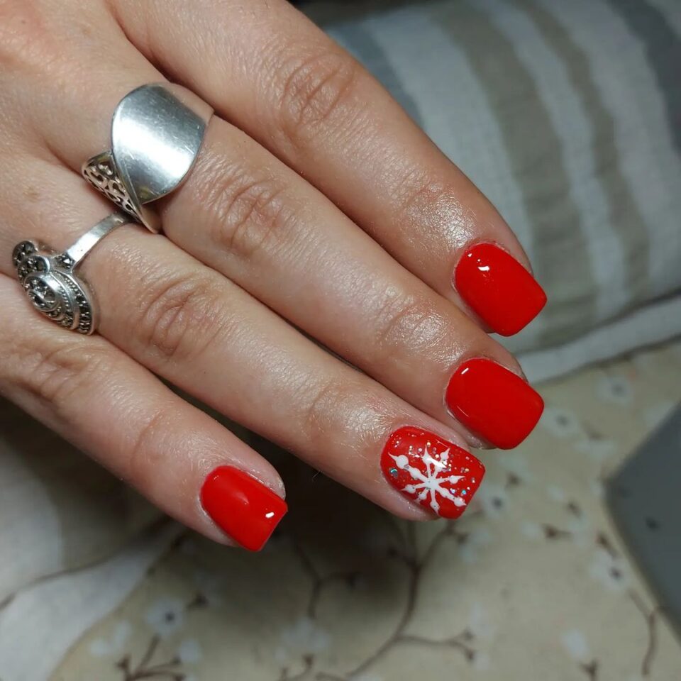 21 Simple Nails For The Minimalistic Chic Manicure