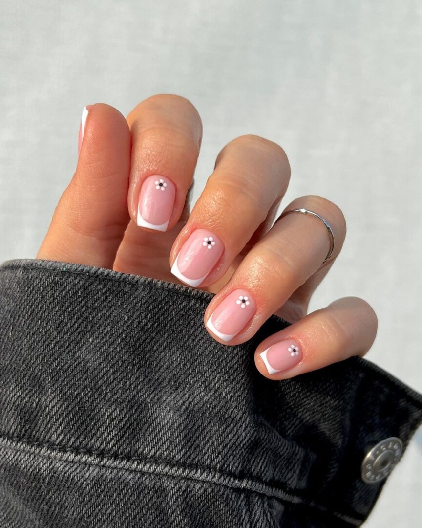21 Simple Nails For The Minimalistic Chic Manicure