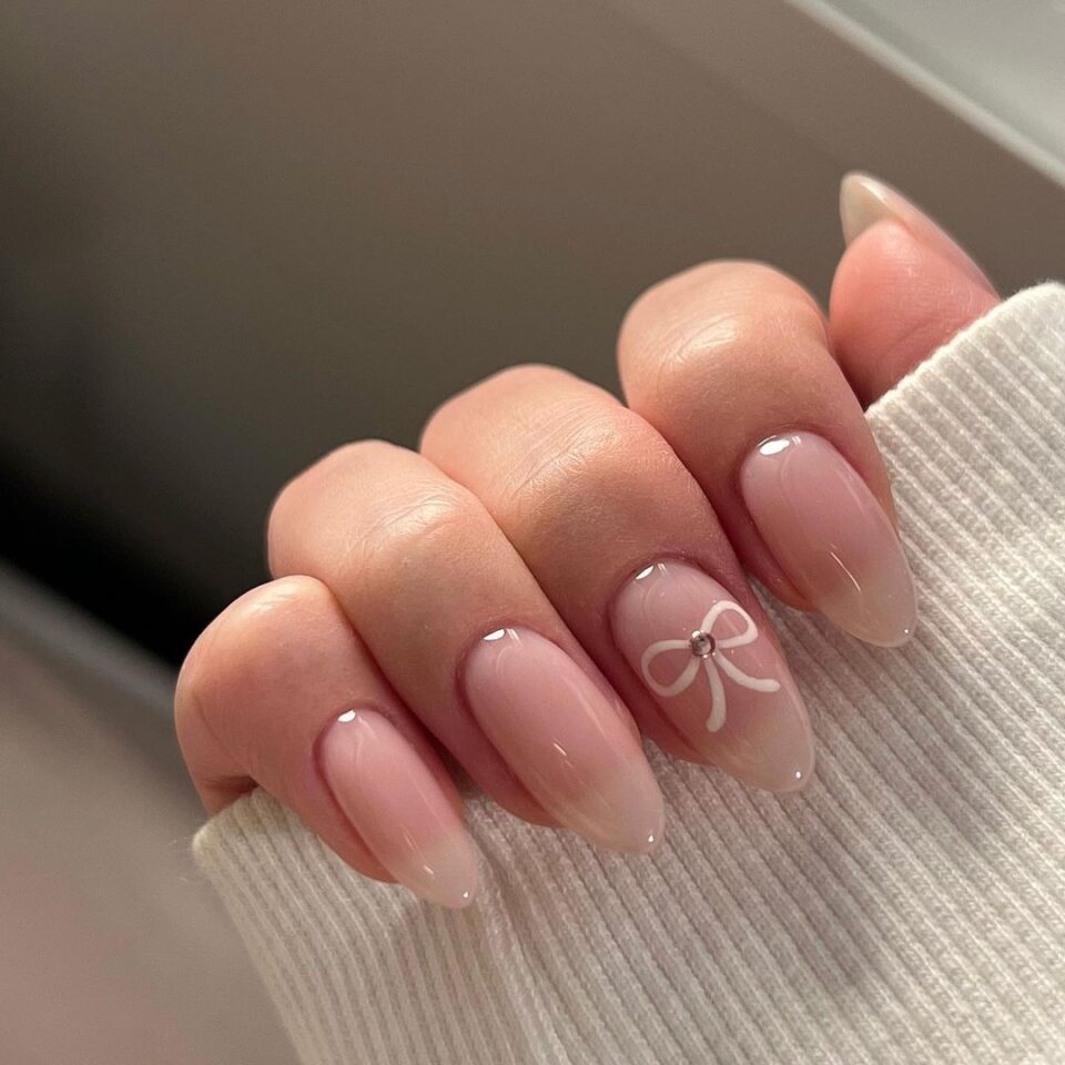 21 Simple Nails For The Minimalistic Chic Manicure