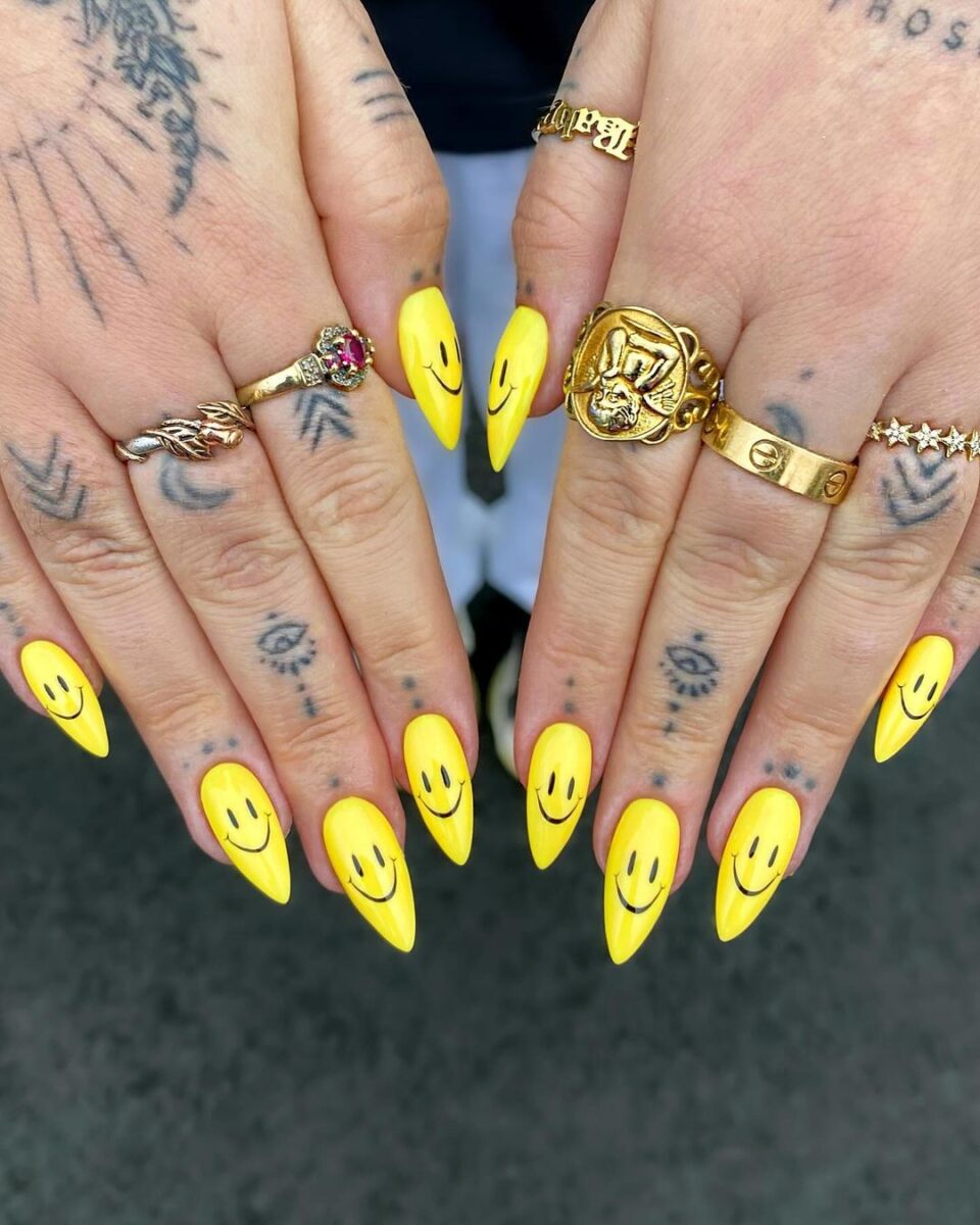 Dare To Bloom With These 21 Acrylic Almond Spring Nails