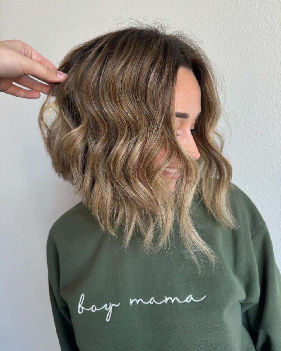 22 Reinvented Mom Cut Styles That Are Not Boring