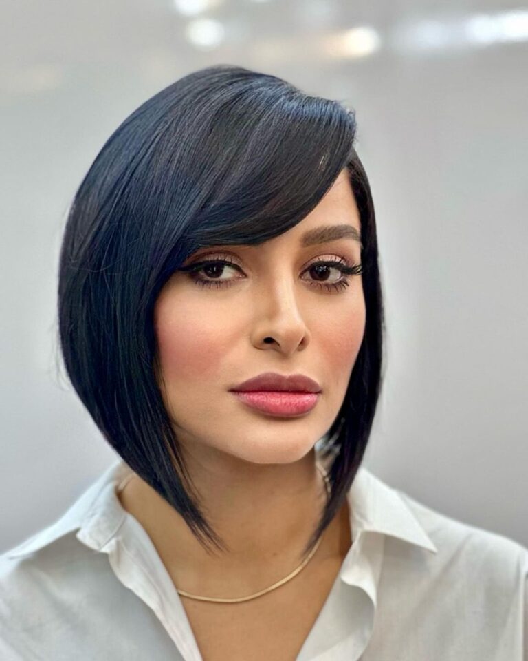 22 Reinvented Mom Cut Styles That Are Not Boring