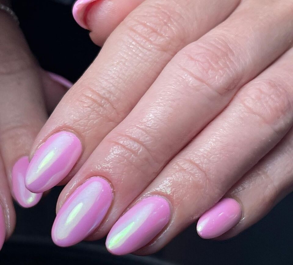 Hailey Bieber Glazed Donut Nails Are Tipped To Be The Most Viral Mani ...