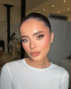 Why Is Everybody Suddenly Talking About These 20 Trendy Makeup Looks?