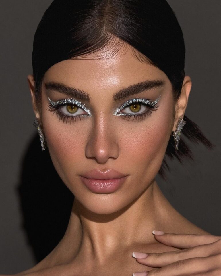 Why Is Everybody Suddenly Talking About These 20 Trendy Makeup Looks?
