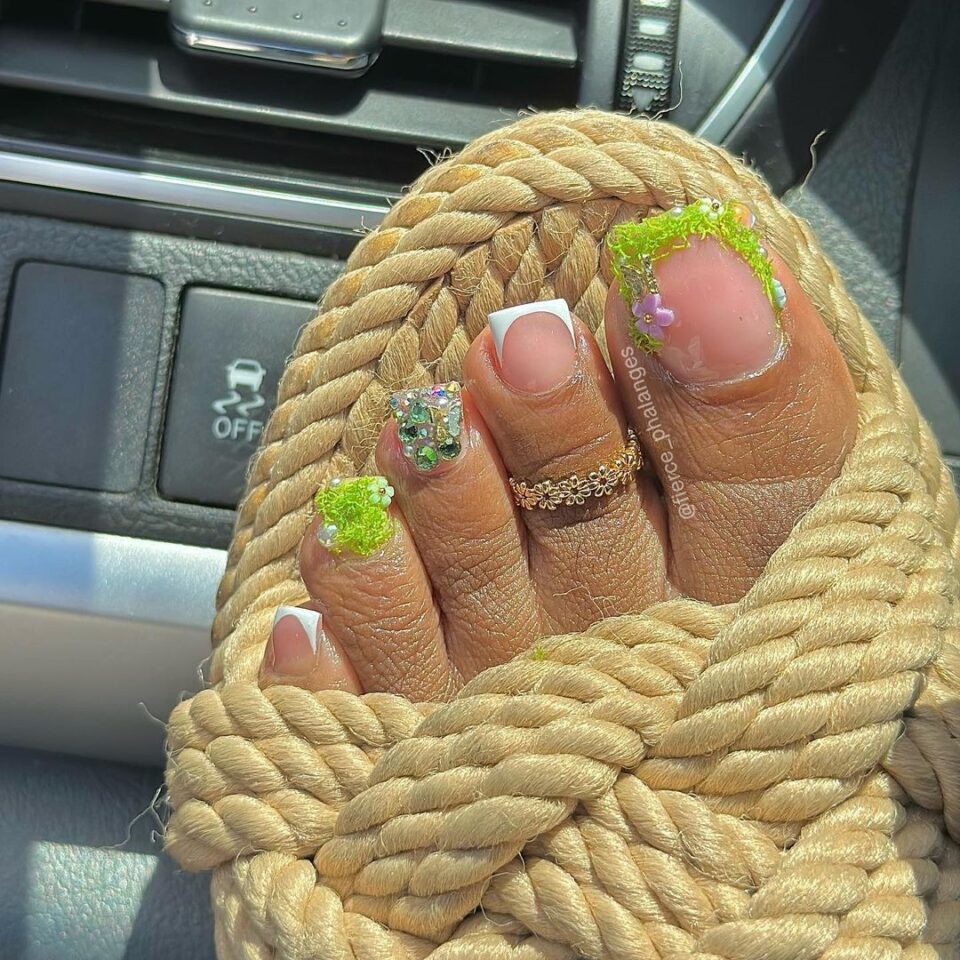 These 22 Spring Toe Nail Colors Are Back Just In Time For The Season