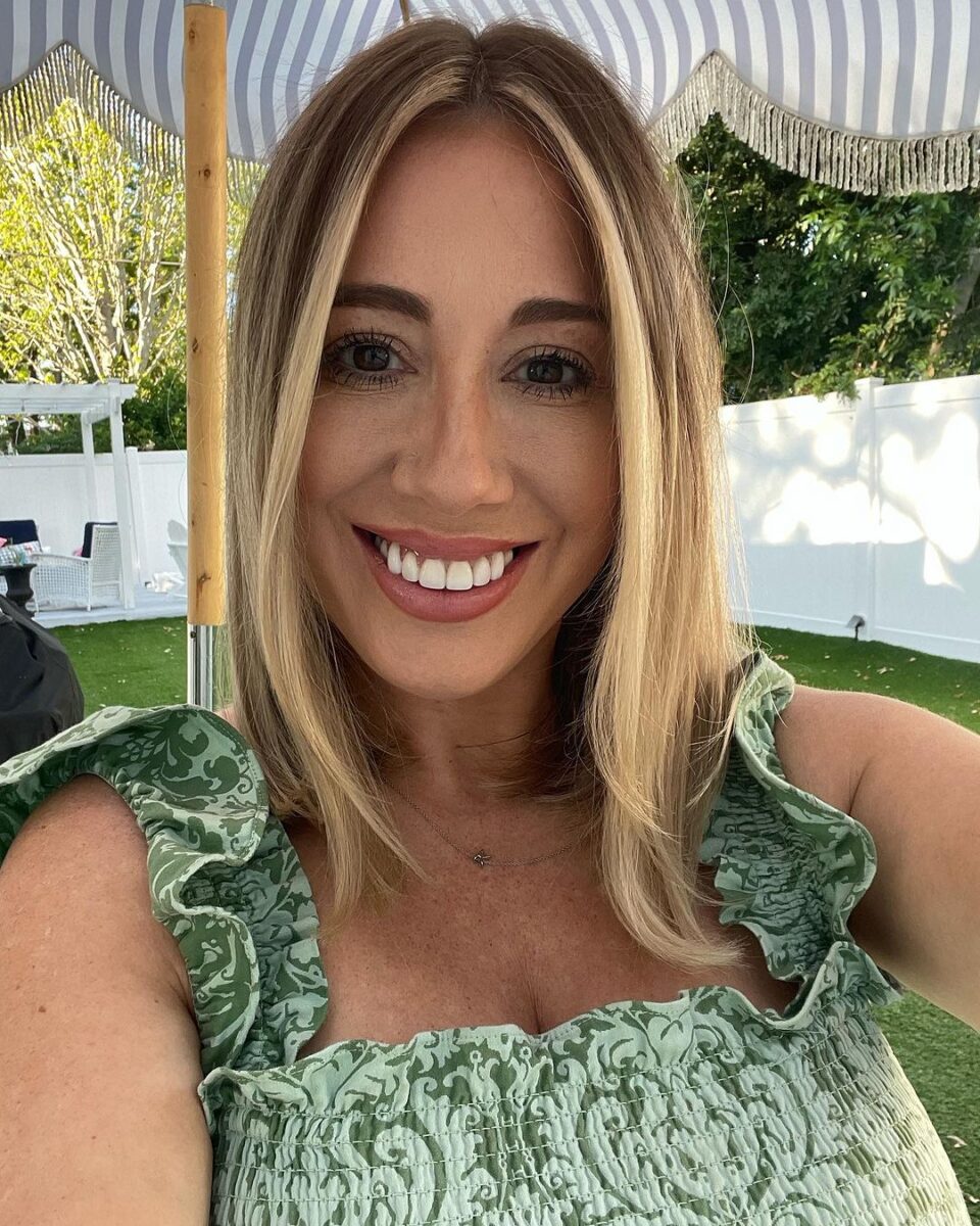 22 Reinvented Mom Cut Styles That Are Not Boring