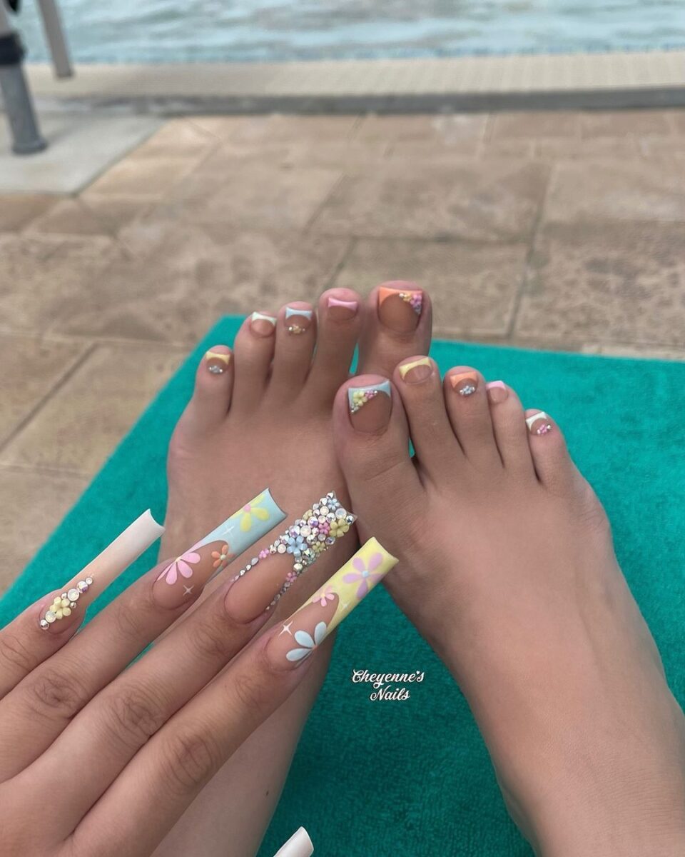 These 22 Spring Toe Nail Colors Are Back Just In Time For The Season