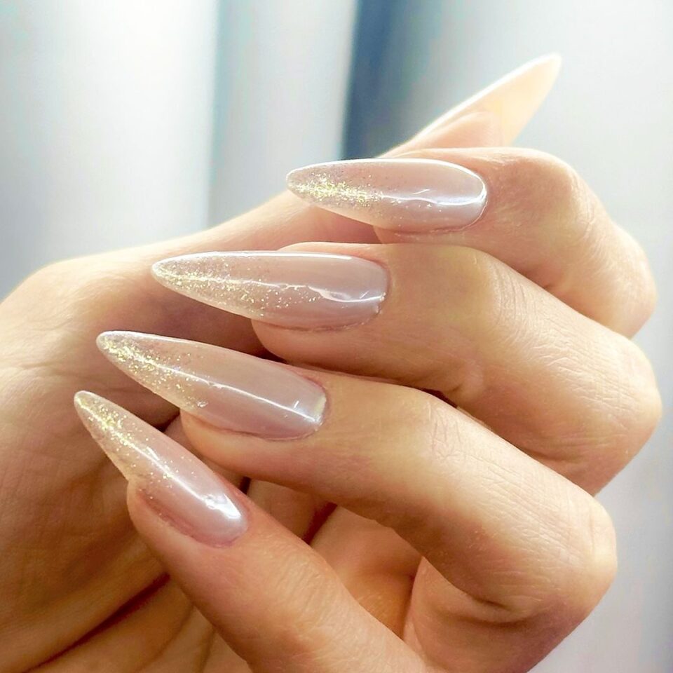 Hailey Bieber Glazed Donut Nails Are Tipped To Be The Most Viral Mani ...