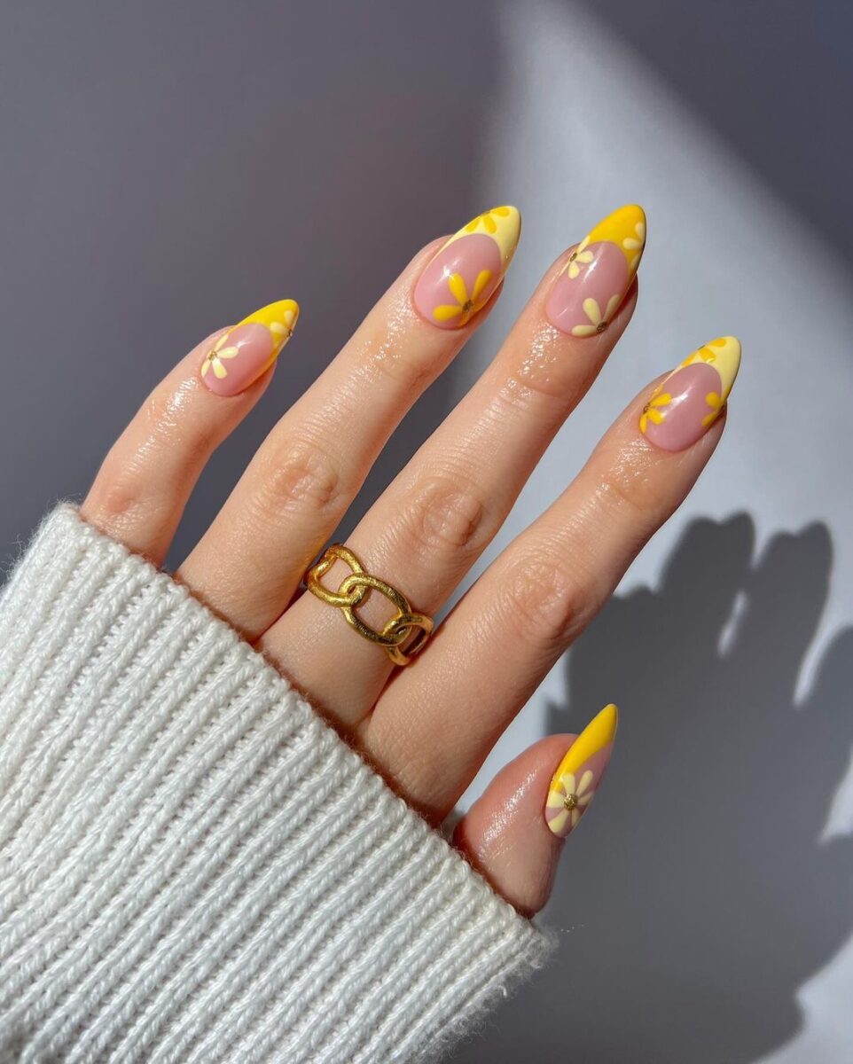22 Fresh Trendy Spring Nails You'll Want To Copy This Season