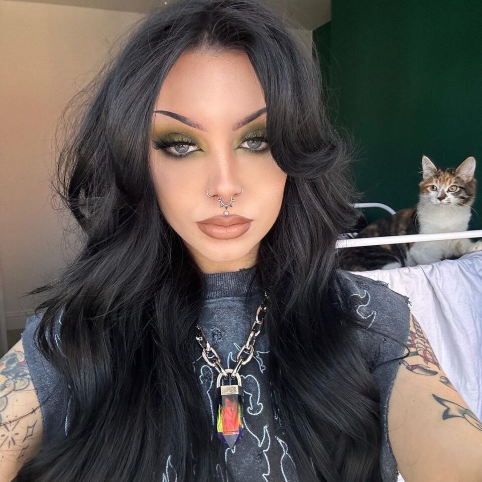 20 Dark And Enchanting Clean Goth Makeup Ideas That Are Anything But Boring