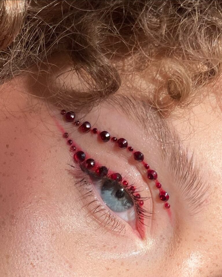 25 Red Glam Makeup Looks That Will Make Everyone Stop And Stare