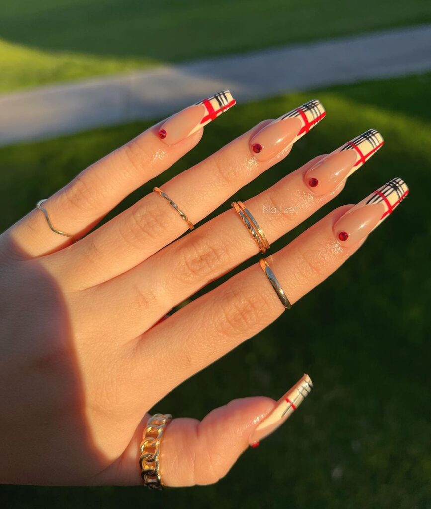 Say Oui To These 25 French Tip Acrylic Nails Ideas