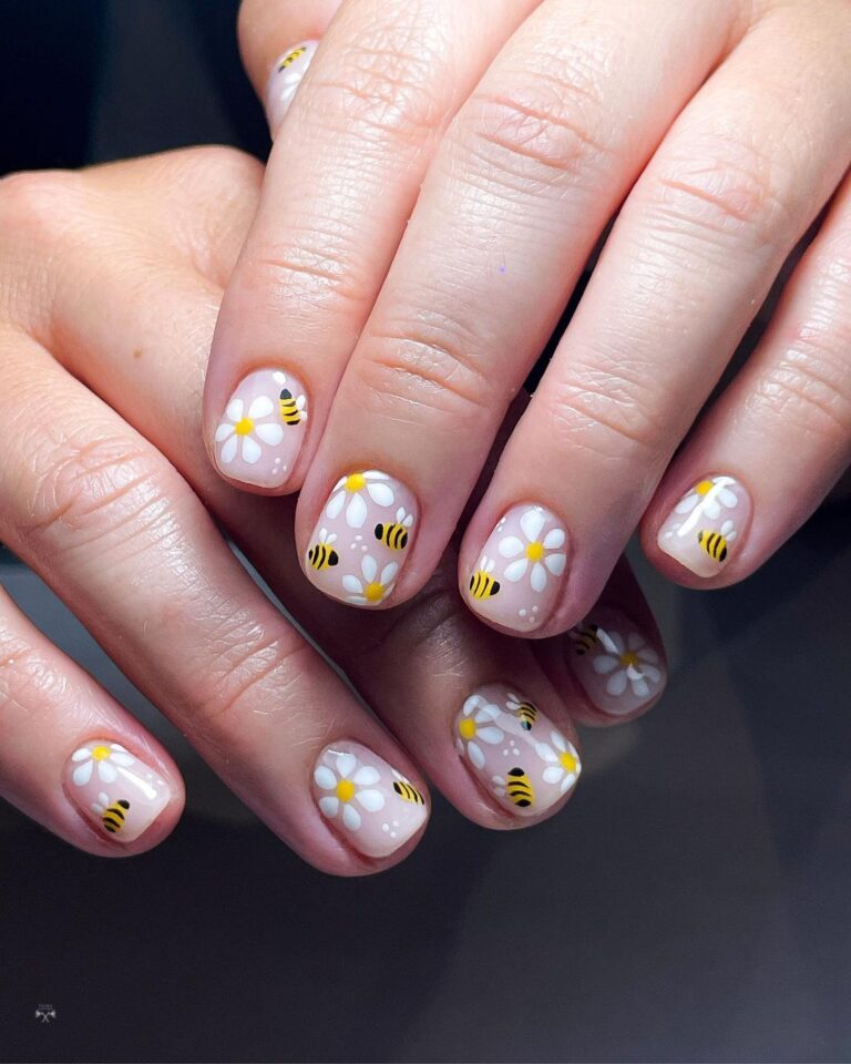 25 Shorties Nails That Are Setting The Trend In The Manicure Scene