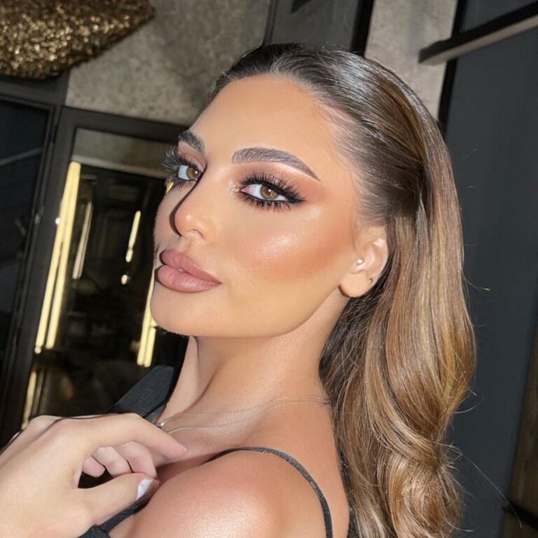 20 Gold Prom Makeup Looks That Boast Glamour And Elegance