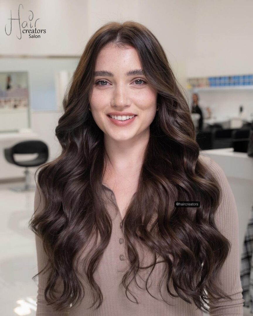 18 ideas para teñirte el pelo de moca con este tono castaño intenso