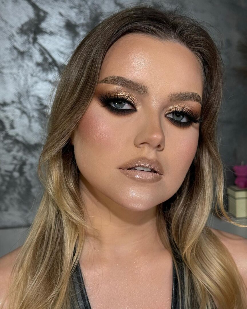 20 Gold Prom Makeup Looks That Boast Glamour And Elegance