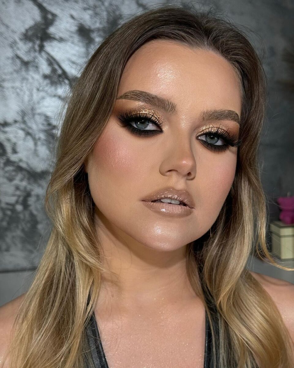20 Gold Prom Makeup Looks That Boast Glamour And Elegance