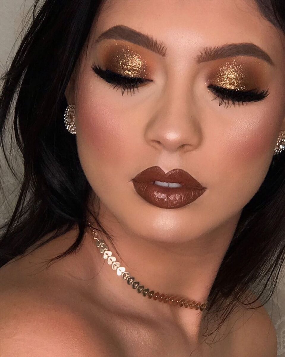 20 Gold Prom Makeup Looks That Boast Glamour And Elegance