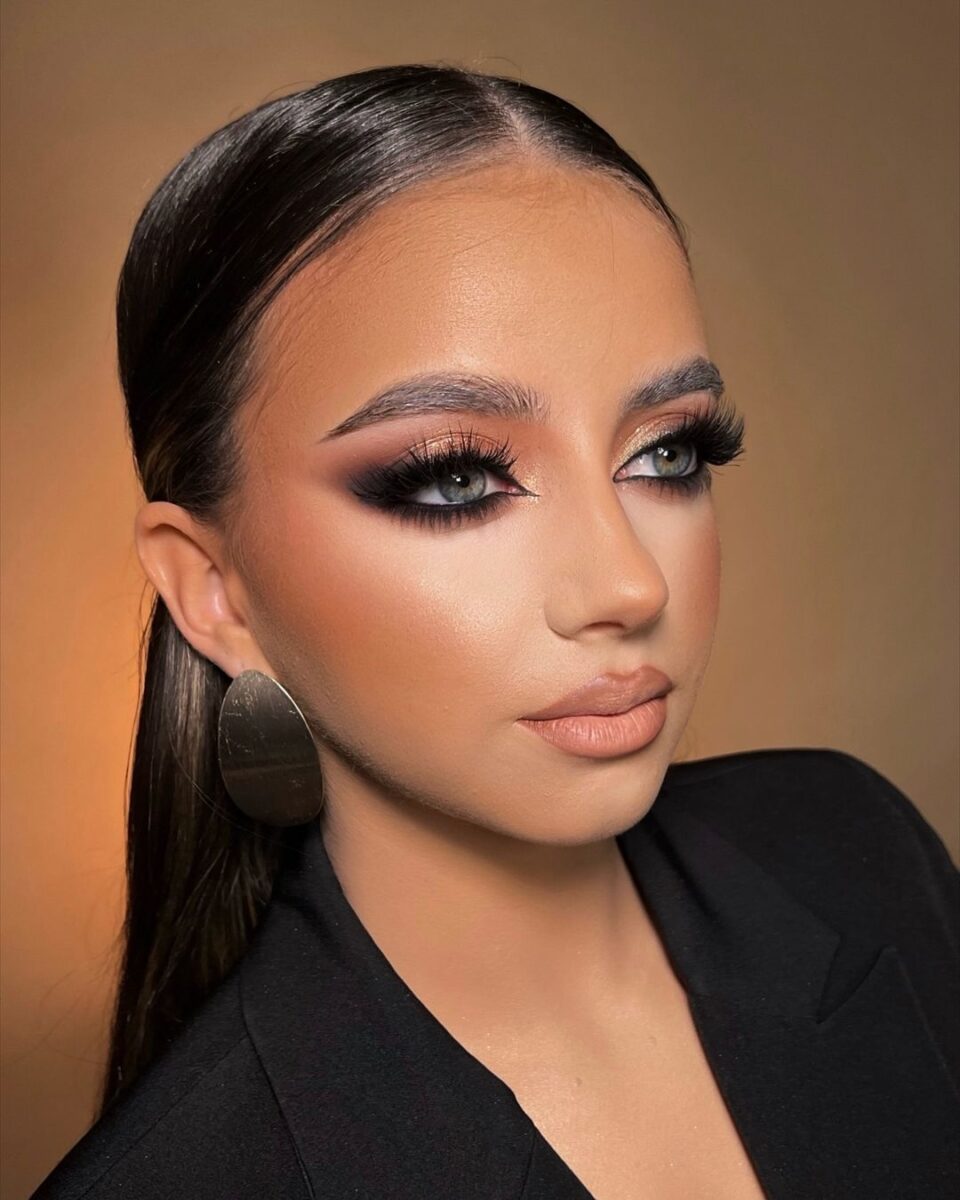 20 Gold Prom Makeup Looks That Boast Glamour And Elegance