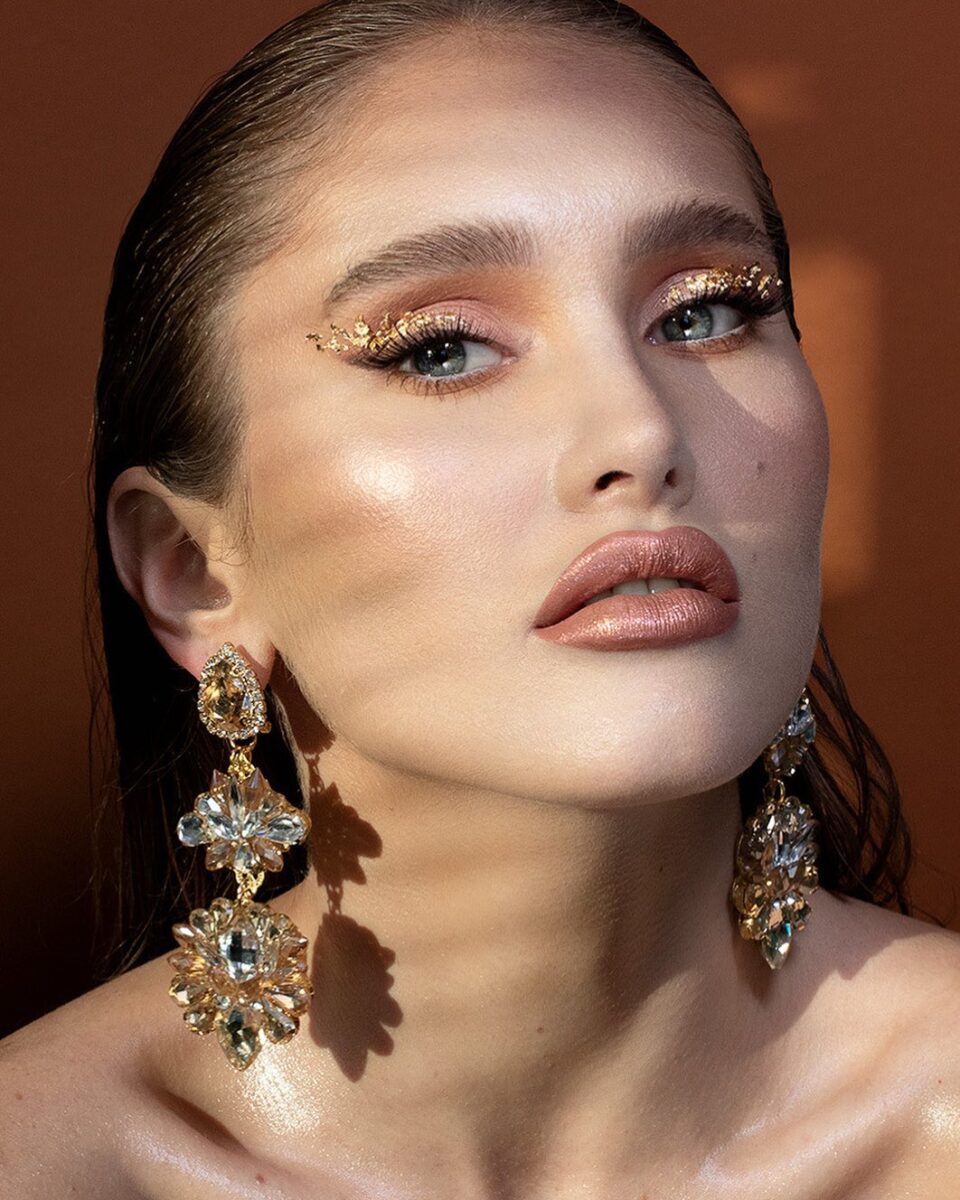 20 Gold Prom Makeup Looks That Boast Glamour And Elegance