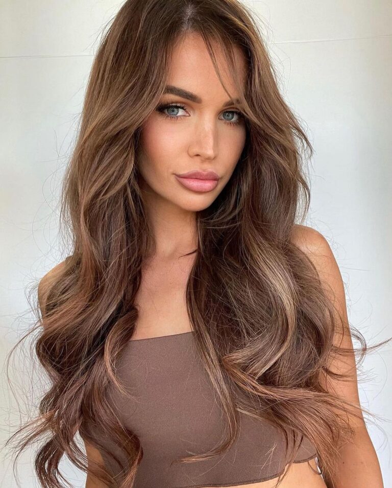 18 ideas para teñirte el pelo de moca con este tono castaño intenso