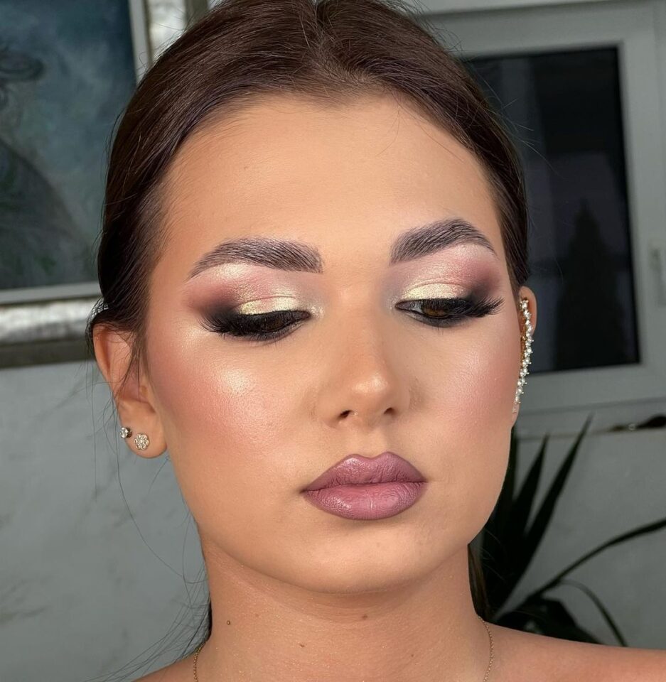 20 Gold Prom Makeup Looks That Boast Glamour And Elegance