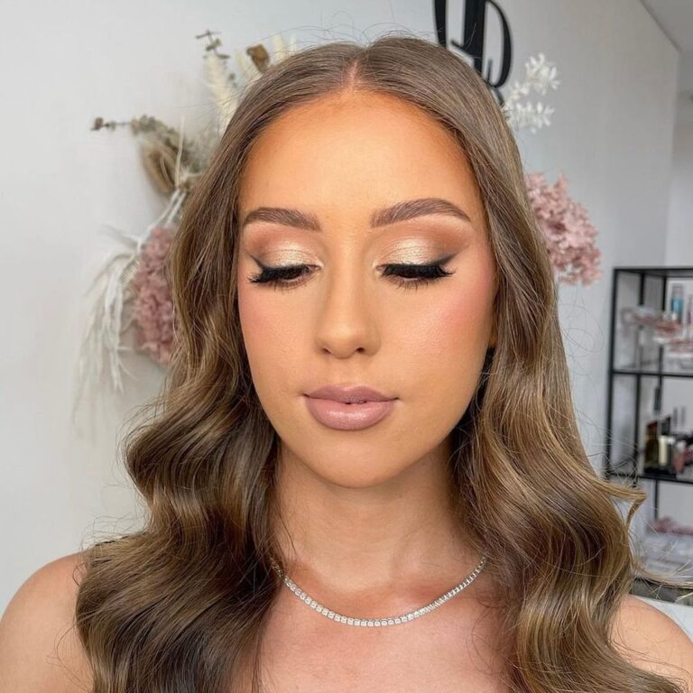 20 Gold Prom Makeup Looks That Boast Glamour And Elegance
