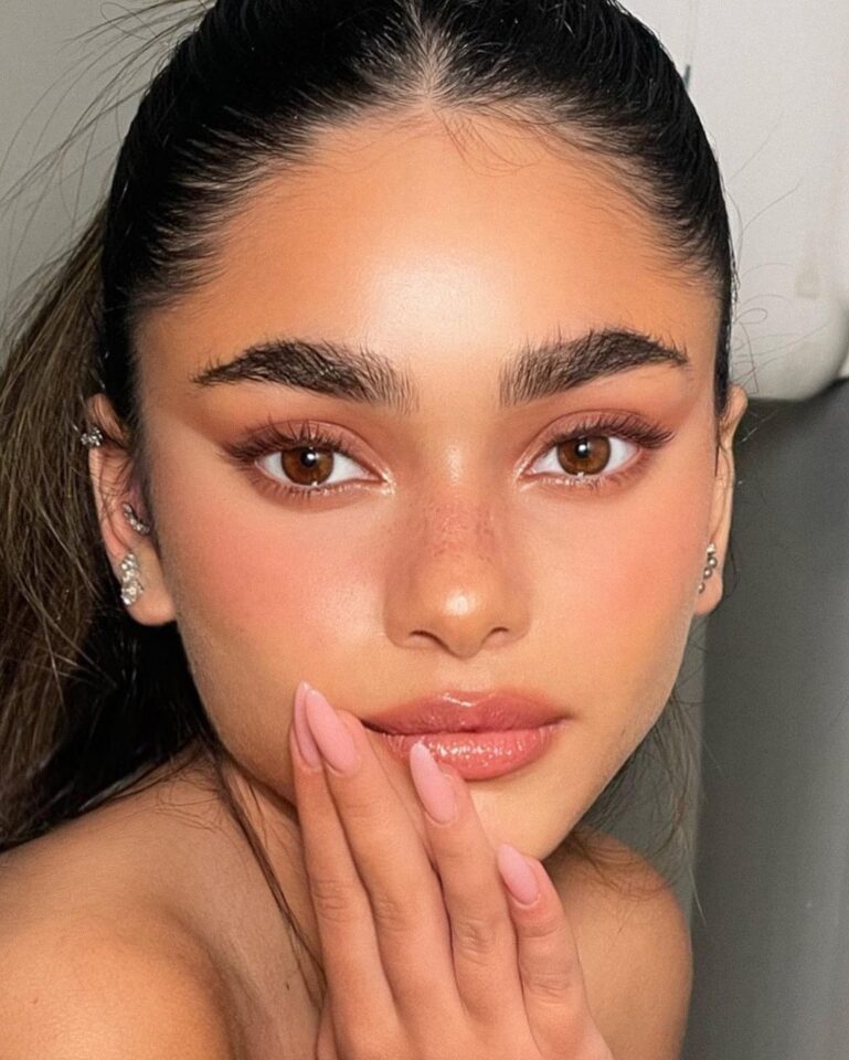 20 Effortless Yet Elegant Natural Eyeshadow Looks For Every Day