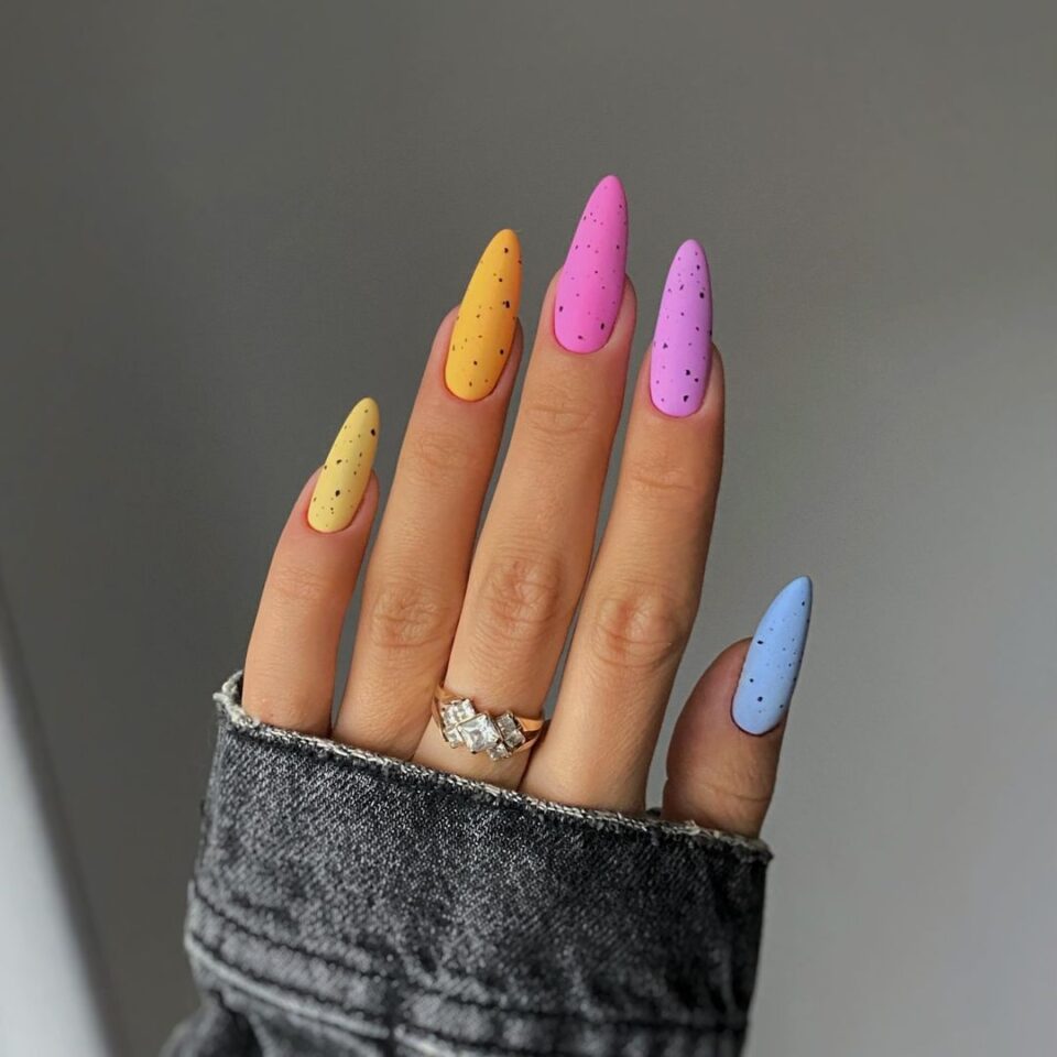 These 22 Trendy Colorful Nails Will Match Every Outfit