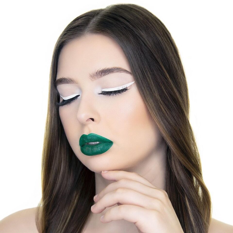 These 20 Emerald Green Prom Makeup Ideas Will Unlock Your Glam Look