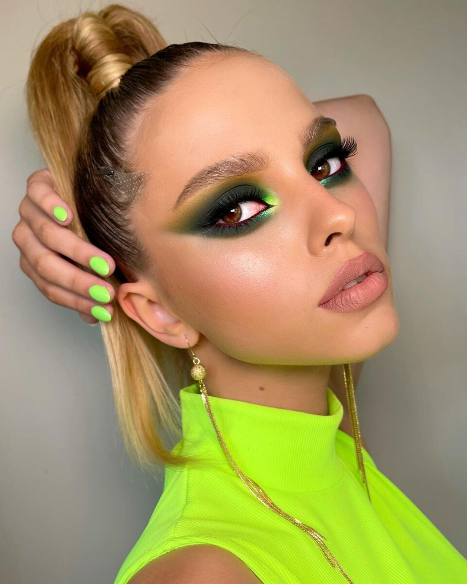 These 20 Emerald Green Prom Makeup Ideas Will Unlock Your Glam Look
